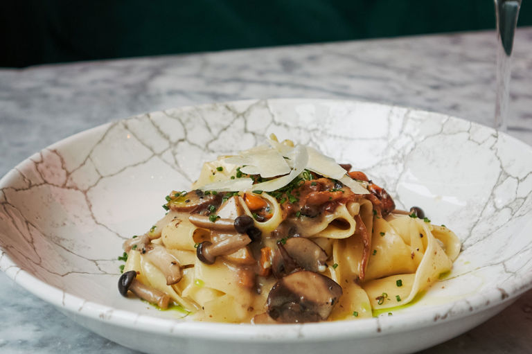 The Lampery: Exquisite Restaurant Near Tower of London | Apex Hotels